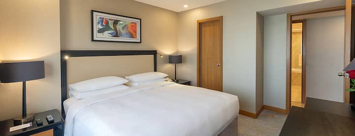 Chic Two Bedroom Apartment Near Metro Station - Dubai