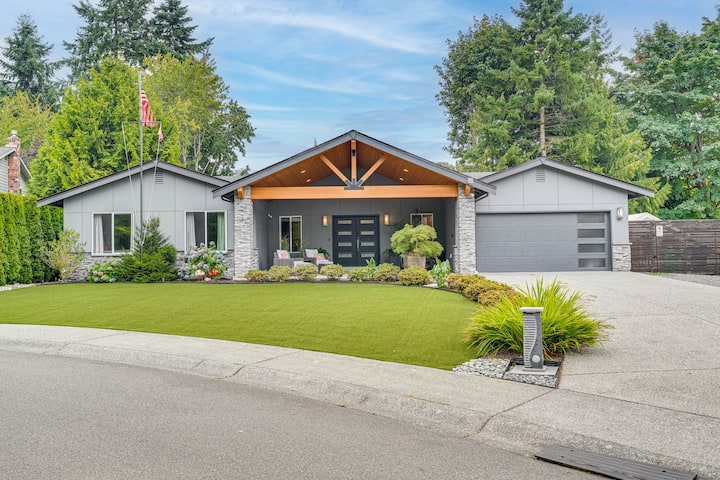 Amazing Outdoor Space! Everett Escape W/ Hot Tub - Everett, WA