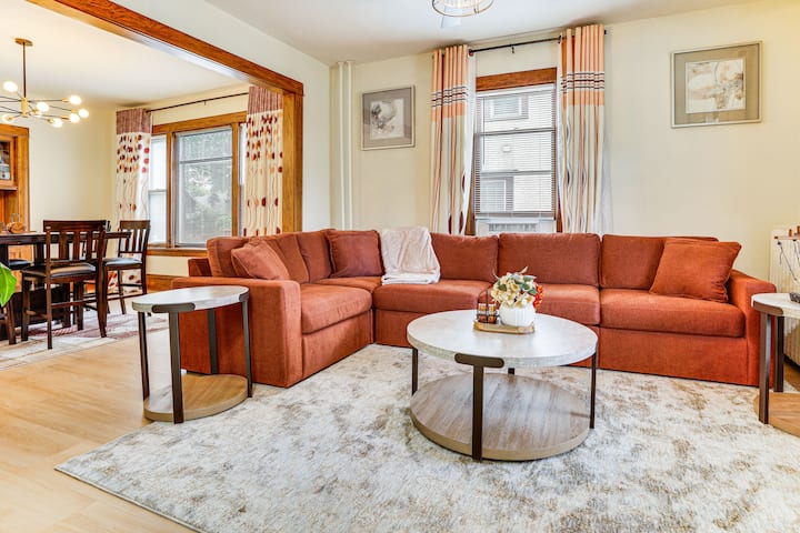 1 Mi To University: Spacious Home In Minneapolis! - Minneapolis, MN