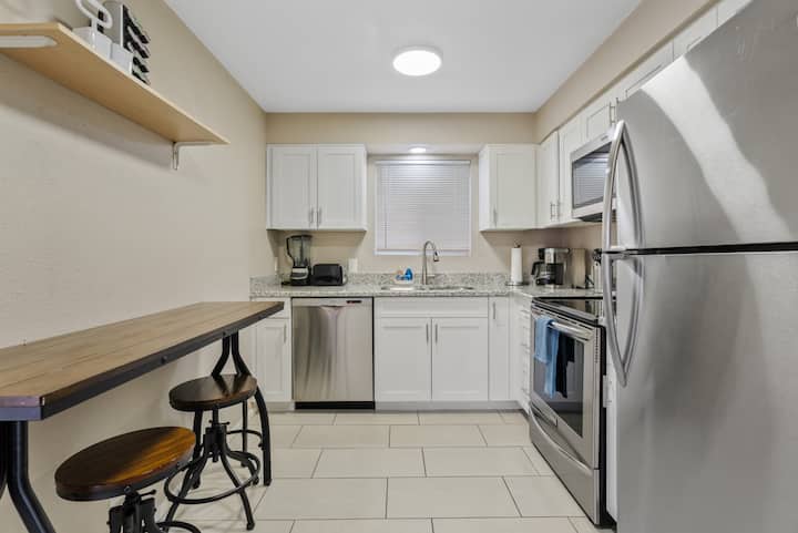 Clean 2br Condo Near Downtown Mesa - Free Parking - Mesa, AZ