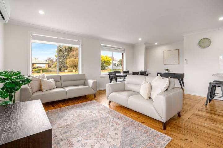 Blissful Blayney Home - Comfy, Cosy + Sleeps 6 - Millthorpe