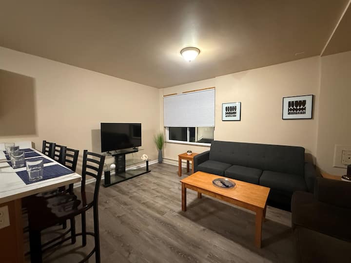 * New * 4br Retreat | Heart Of Campus W/ Parking - Ann Arbor, MI