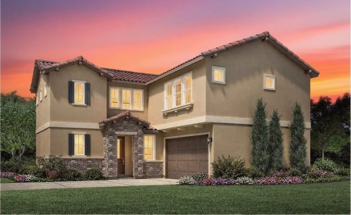 @ Marbella Lane – Spacious 4br Modern Family Home! - Placentia, CA