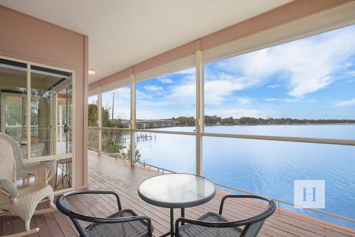 Tide View - A Waterfront Retreat - Toukley