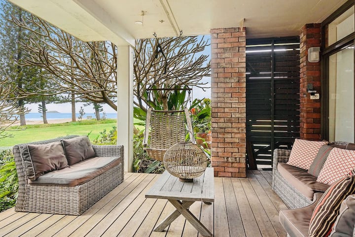 Absolute Beachfront Family Villa - Coffs Harbour
