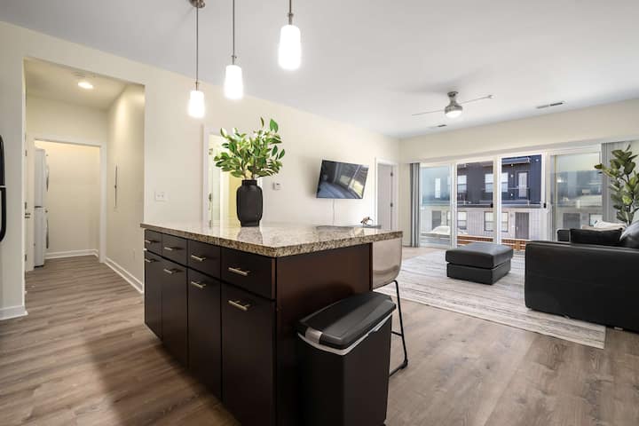 Elegant 1-bedroom Luxury Unit With Pool Access - Columbus, OH