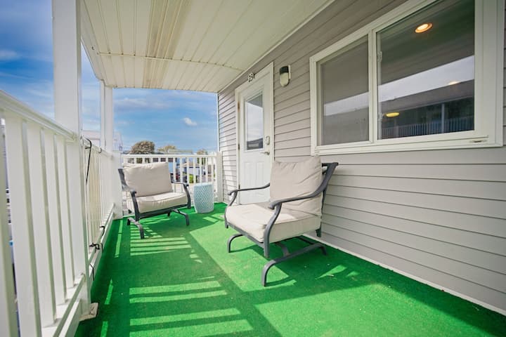 Bright Coastal Escape • Steps From The Beach - Old Orchard Beach, ME