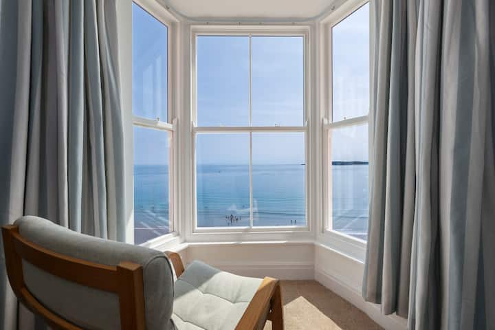 5 Paragon Court - Sea Front Apartment - Tenby