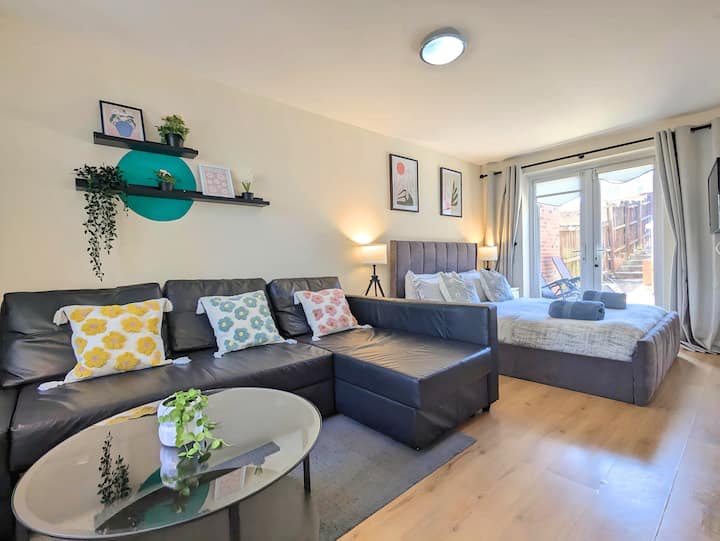Stylish 4-bed, 3-bath Townhouse With Free Parking - Anfield - Liverpool