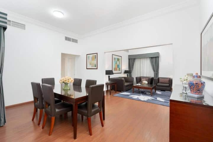 Spacious 2bhk With Balcony Near Sahara Centre - 샤르자
