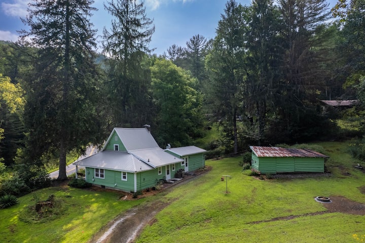 The Heritage House (Main + Guest) - Sylva, NC