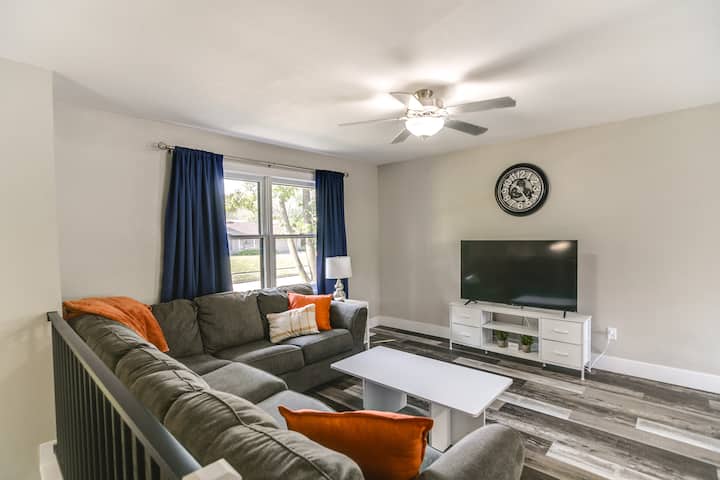 4 Mi To Big Creek State Park: Spacious Family Home - Saylorville Lake, IA