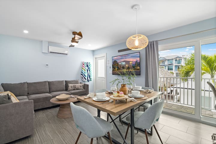 Sea Coast - Located In Siesta Key Village! - Siesta Key, FL