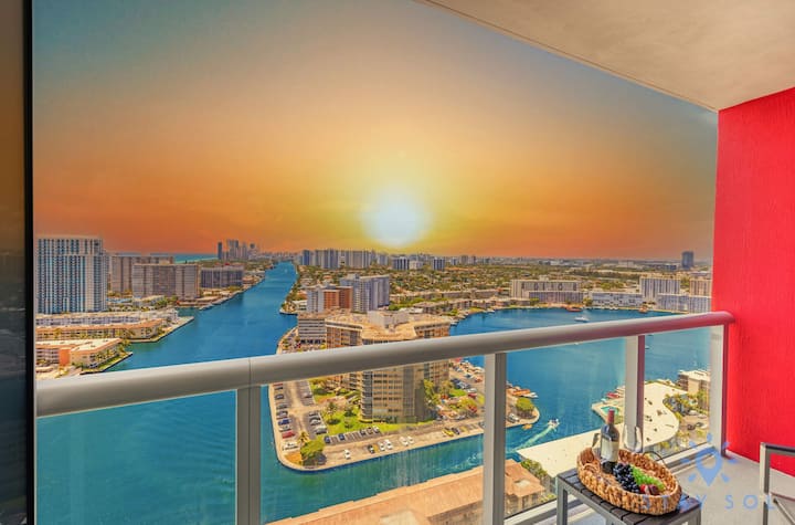 Infinite View |Balcony| Resort + Pool+ Gym - Hallandale Beach, FL