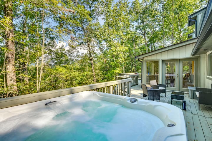 Woodsy Retreat W/ Deck & Views In Dahlonega! - Dahlonega, GA