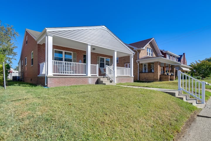 2 Blocks To Ritter Park's Trails: Home W/ Yard - Huntington, WV
