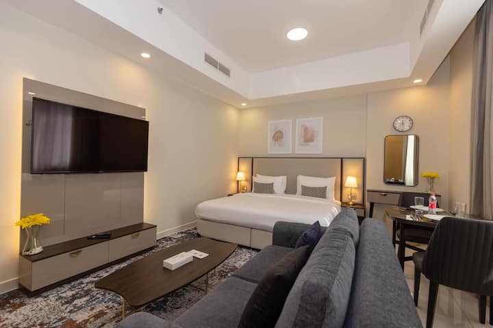 Chic Studio W/kitchen,pool,parking | Century Mall - Fujairah
