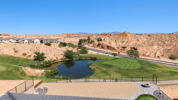Four Paws & Fairways | 4br Golf Overlook - Mesquite, NV