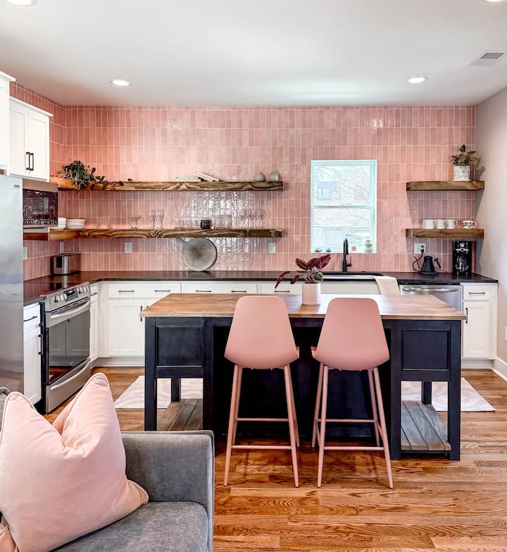 Pastel Dreams - Dreamy Apt Suite In East Nash