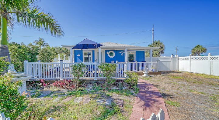 Greek-inspired Cottage: Deck Views, Walk To Beach - Anna Maria, FL