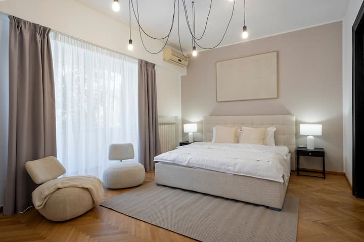 Epic 4br Luxe Boulevard Flat - Bucarest