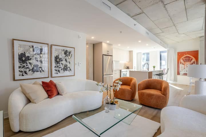 Central Old Mtl 2br | Steps To Sights+free Parking - Montréal, QC