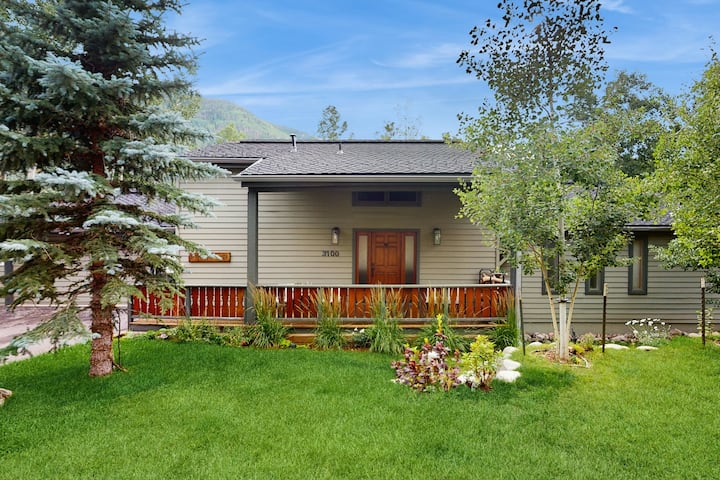 8 Br Home With Private Hot Tub And Bus To Slope - Vail, CO