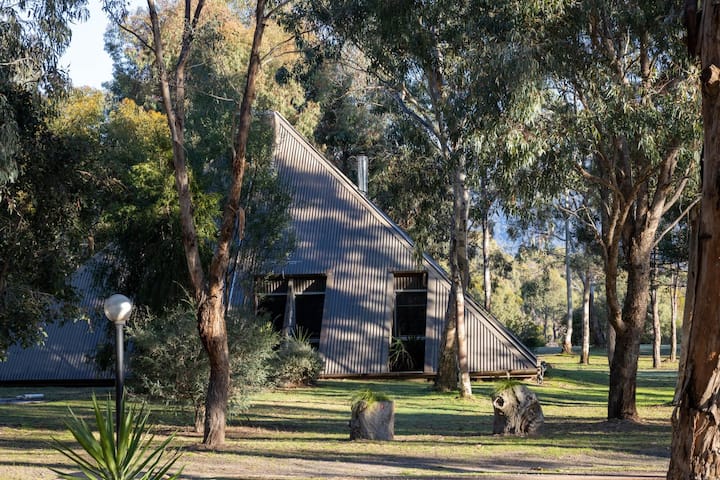 Pyramid - Separate Shower And Bath - Halls Gap
