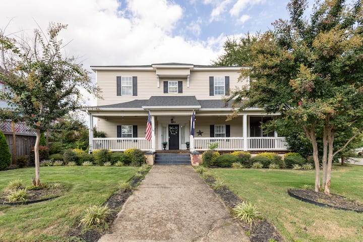 Front Porch • 2 Living Rooms • Sleeps 8 - Spartanburg, SC