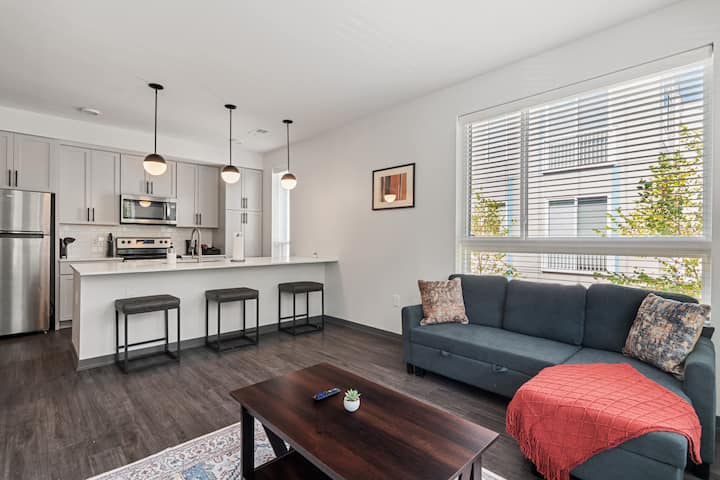 Cozysuites Ayr | Parking, Pool, Gym #06 - Indianapolis, IN