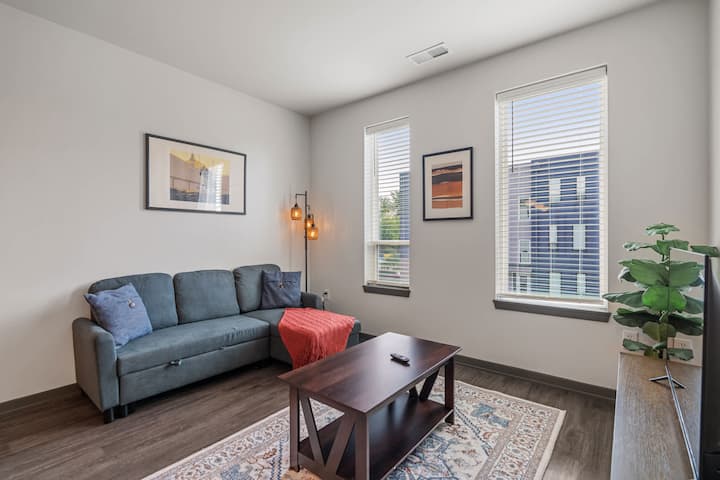 Cozysuites Ayr | Parking, Pool, Gym  #08 - Nora - Indianapolis