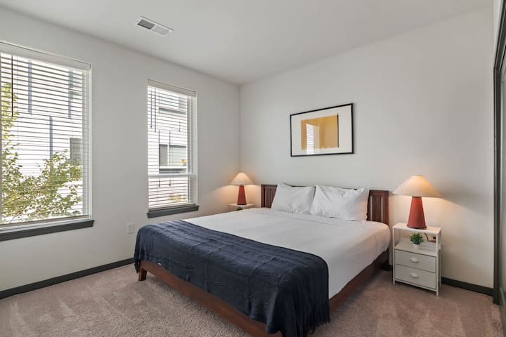 Cozysuites Ayr | Parking, Pool, Gym #03 - Indianapolis, IN