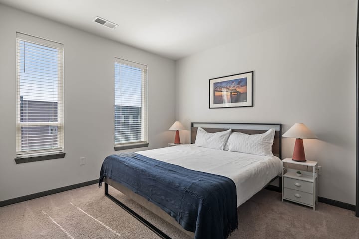 Cozysuites Ayr | Parking, Pool, Gym #05 - Indianapolis, IN