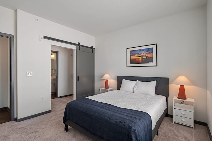 Cozysuites Ayr | Parking, Pool, Gym  #07 - Castleton, IN