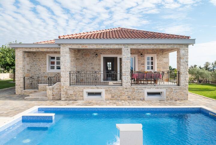 Villa Zizi With Heated Pool 42 M2 Near Sea - Nin