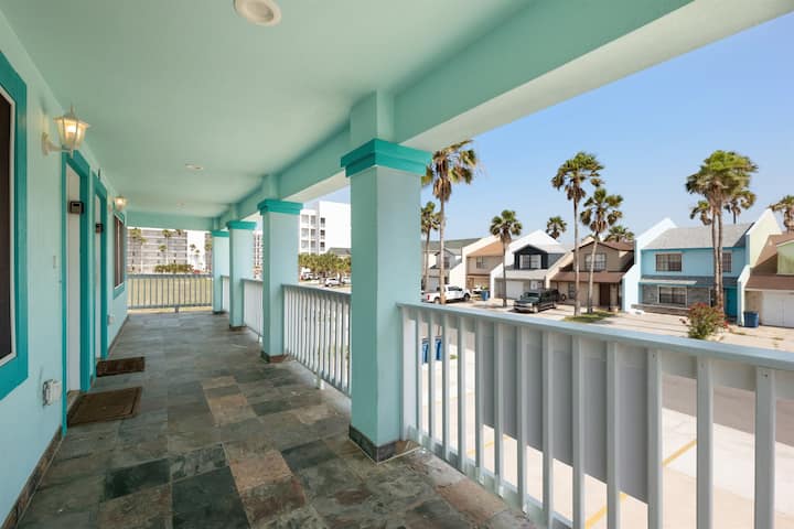 Lantana Retreat - Spacious 3br W/ Pool - Port Isabel, TX