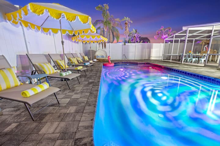 8 Mi To Ami, Heated Pool, Game Room, Karaoke Room! - Anna María, FL