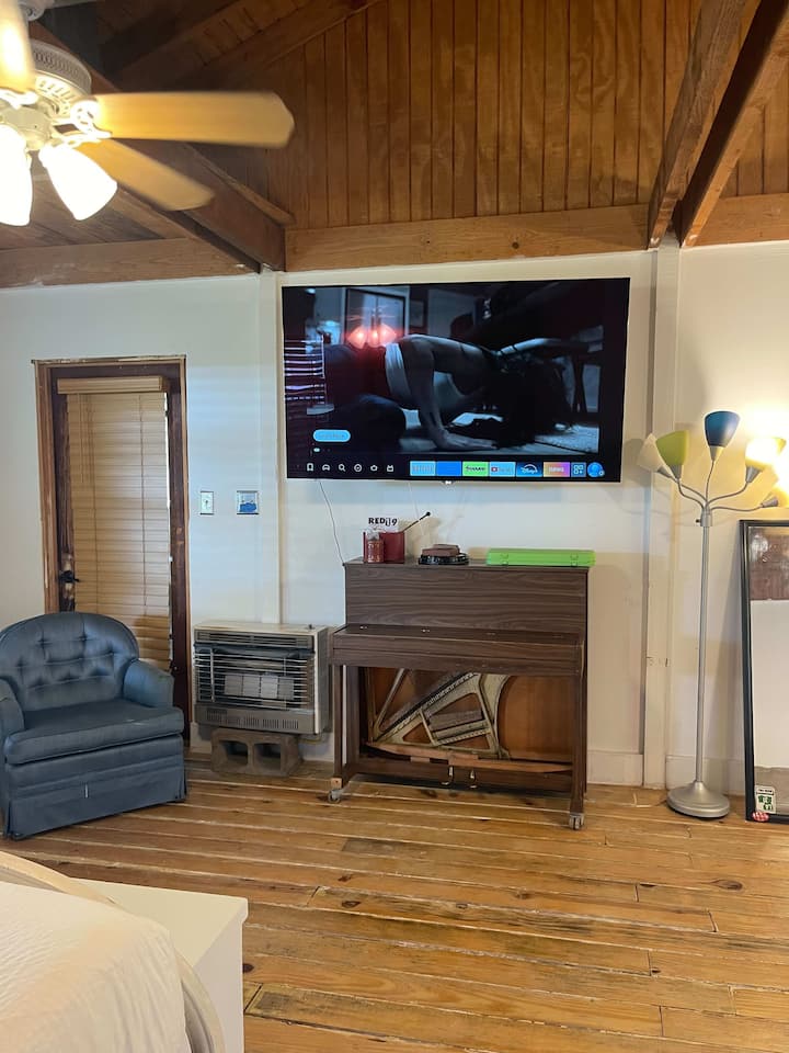 Downtown Lafayette Gem: Stylish 1br Apartment! - Lafayette, LA