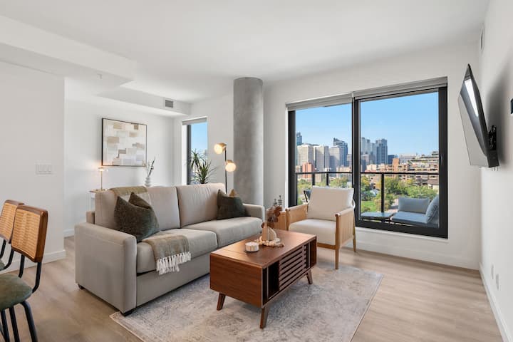 High-floor Escape | 2br/2ba, Parking, Desk, Ac - Canada