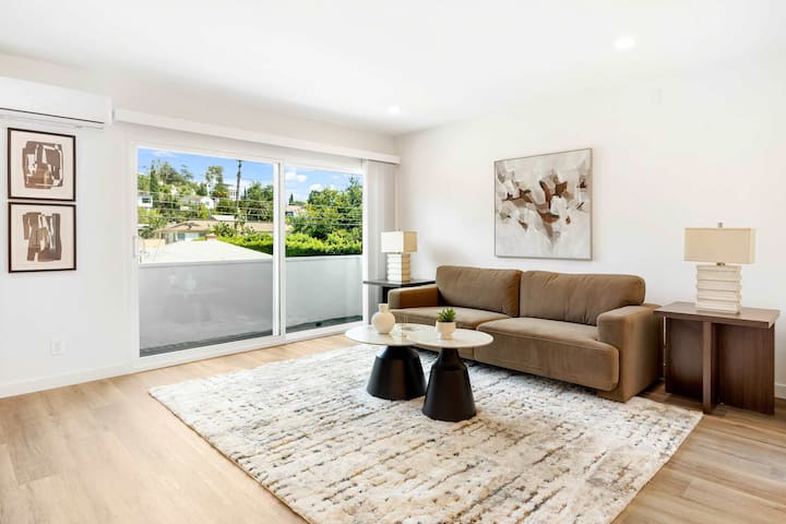 East Hollywood Modern Condo | Monthly Rental - Los Angeles, CA