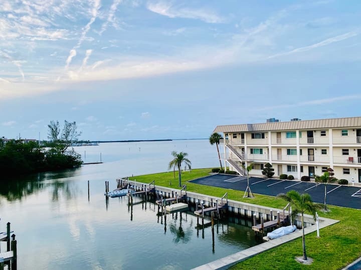 Longboat Snowbird Getaway • Beach & Bay - Longboat Key, FL