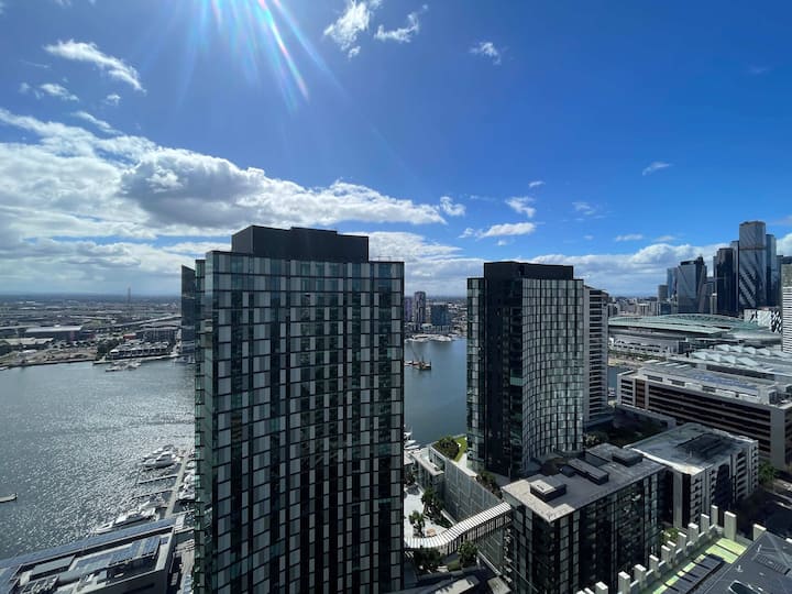 Jaw-dropping Harbour Views From 3bd Executive Pad - Australia