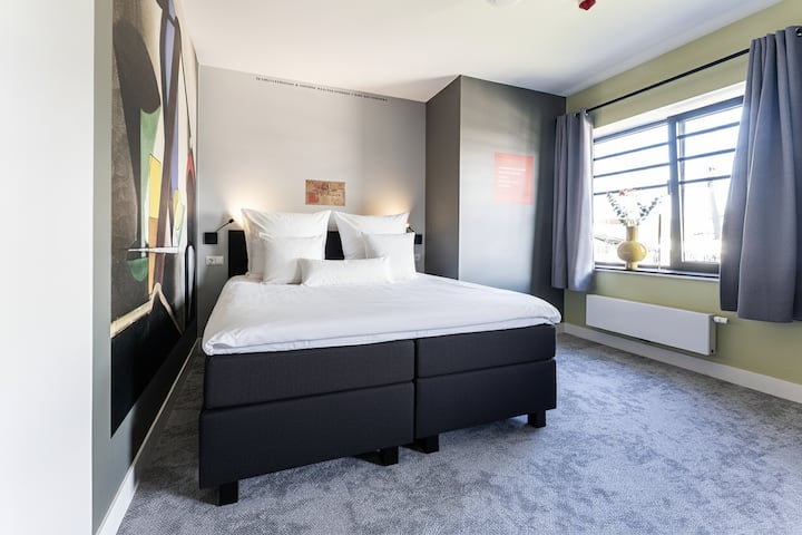 Central Hotel-apartment With Kitchen - Tilburg