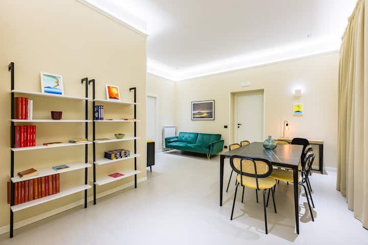 Modern Spacious Apartment In The Heart Of Naples - Nápoles