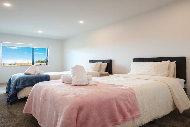 Modern 3-bedroom In Waterview - Auckland