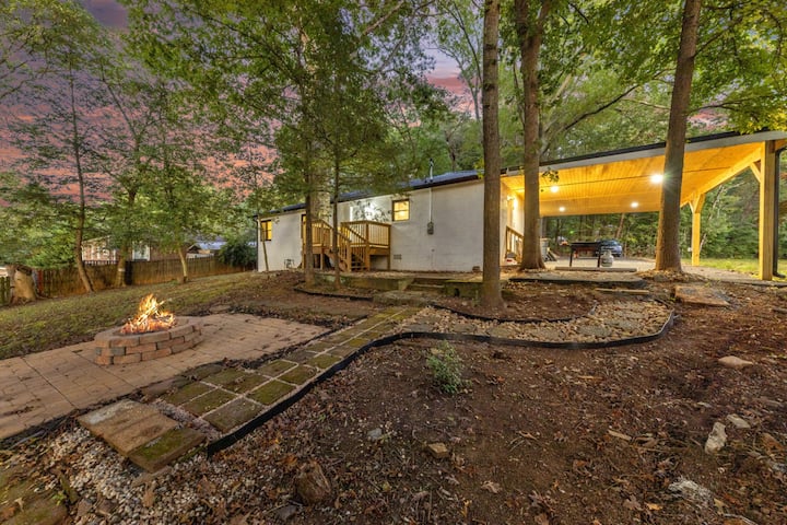 White Lodge, 4bd, Sleeps 8 W/fire Pit, Closeto Tys - Maryville, TN