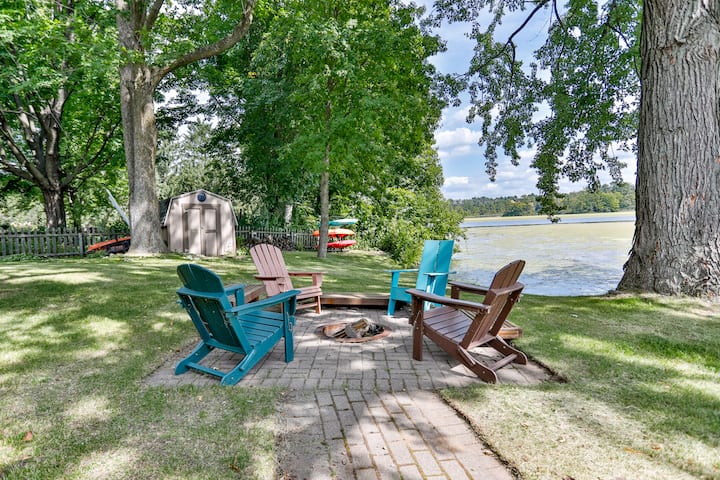 Riverfront Retreat With Hot Tub, Kayaks | Sleeps 8 - Wausau, WI