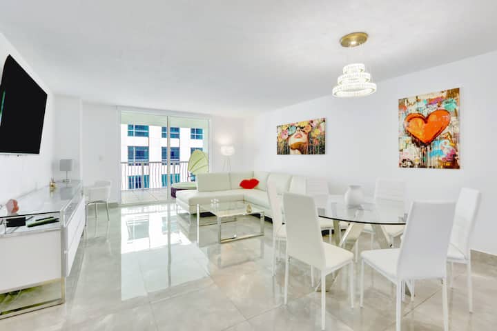 Stylish Brickell Condo W/ Balcony & Parking - Miami, FL
