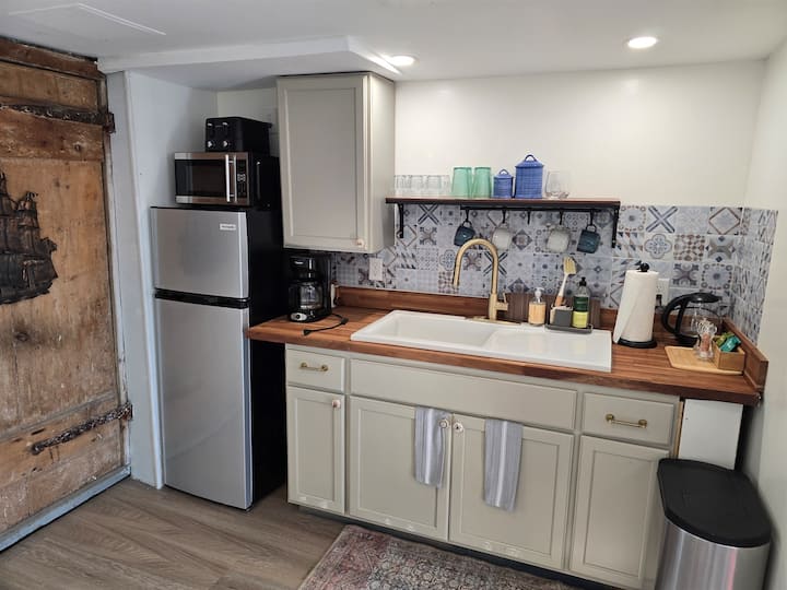 Coastal Retreat In Old Town Near Harbor & Salem - Beverly, MA