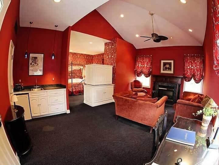 Bertram Inn L Queen Suite L Aurora Convenience - 奧羅拉
